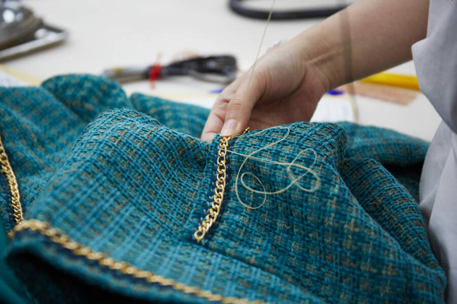 直擊 iROO 後台／華服背後的工藝，復古才是最新的時髦！ - 樂活消費 - 台灣產經新聞網 - Taiwan Business News