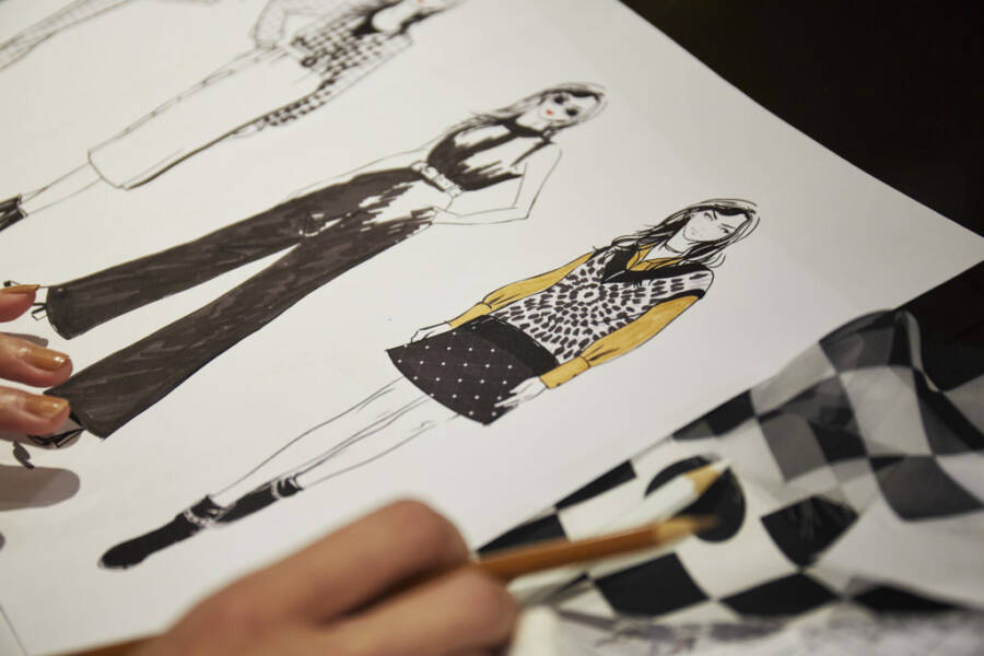 直擊 iROO 後台／華服背後的工藝，復古才是最新的時髦！ - 樂活消費 - 台灣產經新聞網 - Taiwan Business News