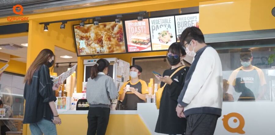 早午餐店超狂橘色風暴！Q Burger年終加績效獎金最高達27.8個月 | 引新聞